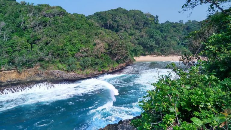 Pantai Di Malang Yang Belum Terjamah, Wisata Pantai Malang Selatan!