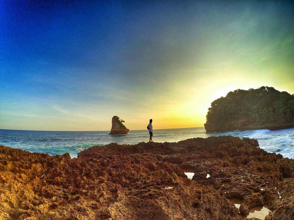Pantai Di Malang Yang Belum Terjamah, Wisata Pantai Malang Selatan!