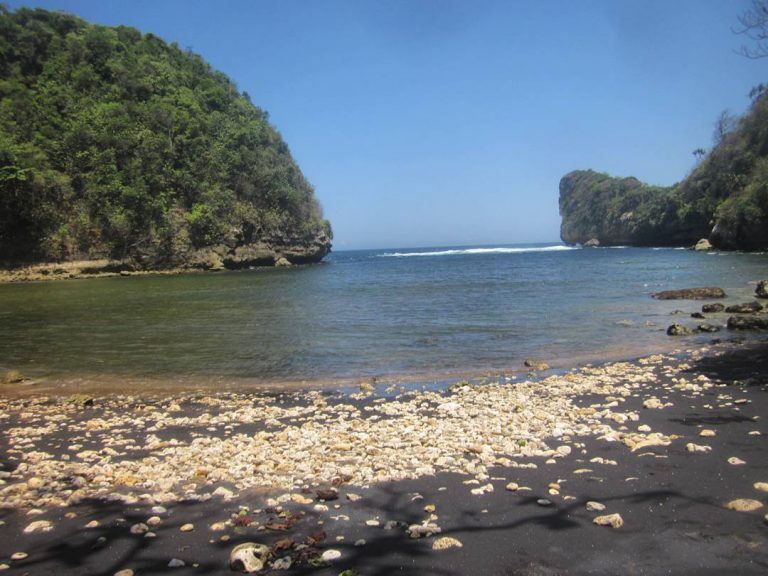 Pantai Di Malang Yang Belum Terjamah, Wisata Pantai Malang Selatan!
